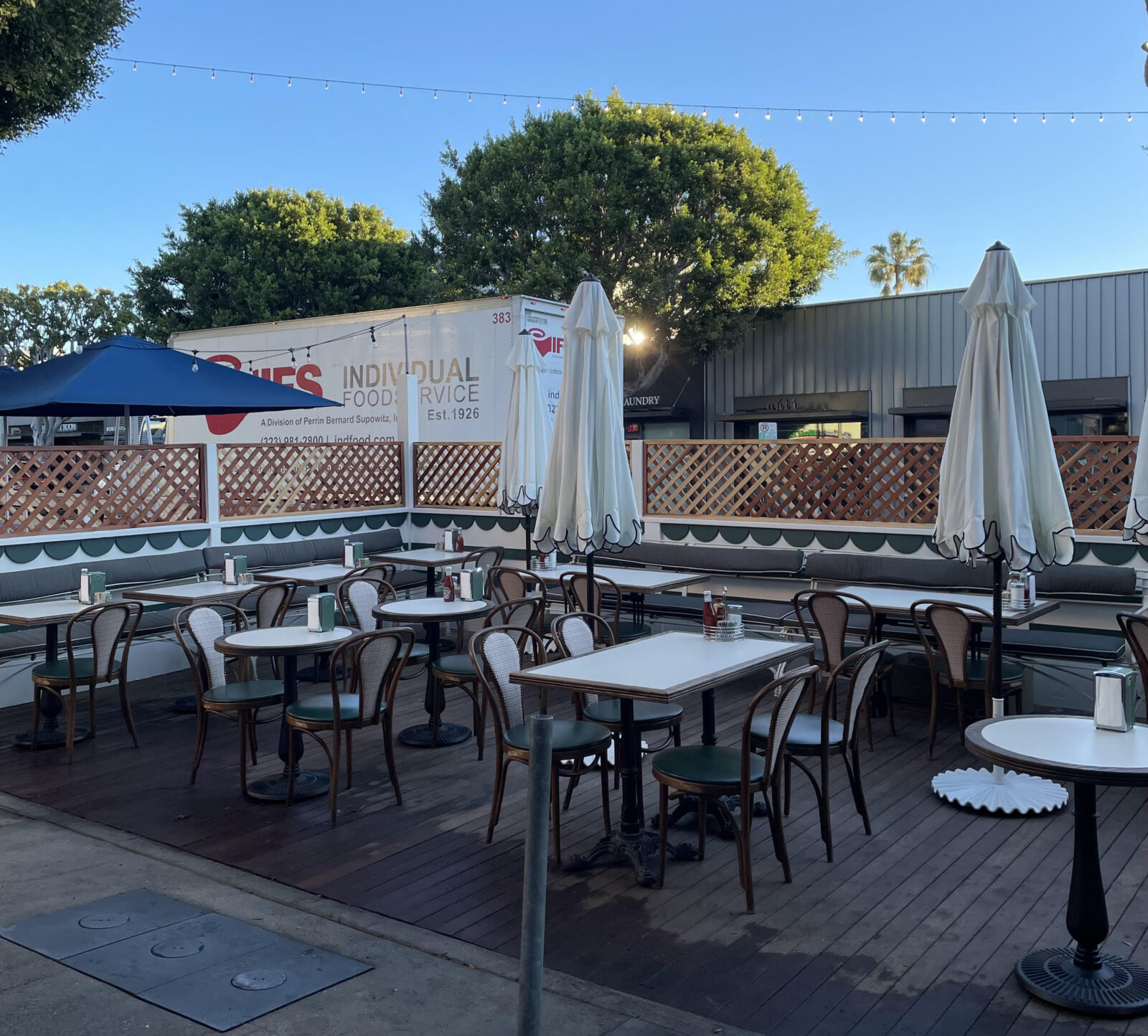 Max & Helen's - Inside LA's New Viral Diner - Mariana in LA