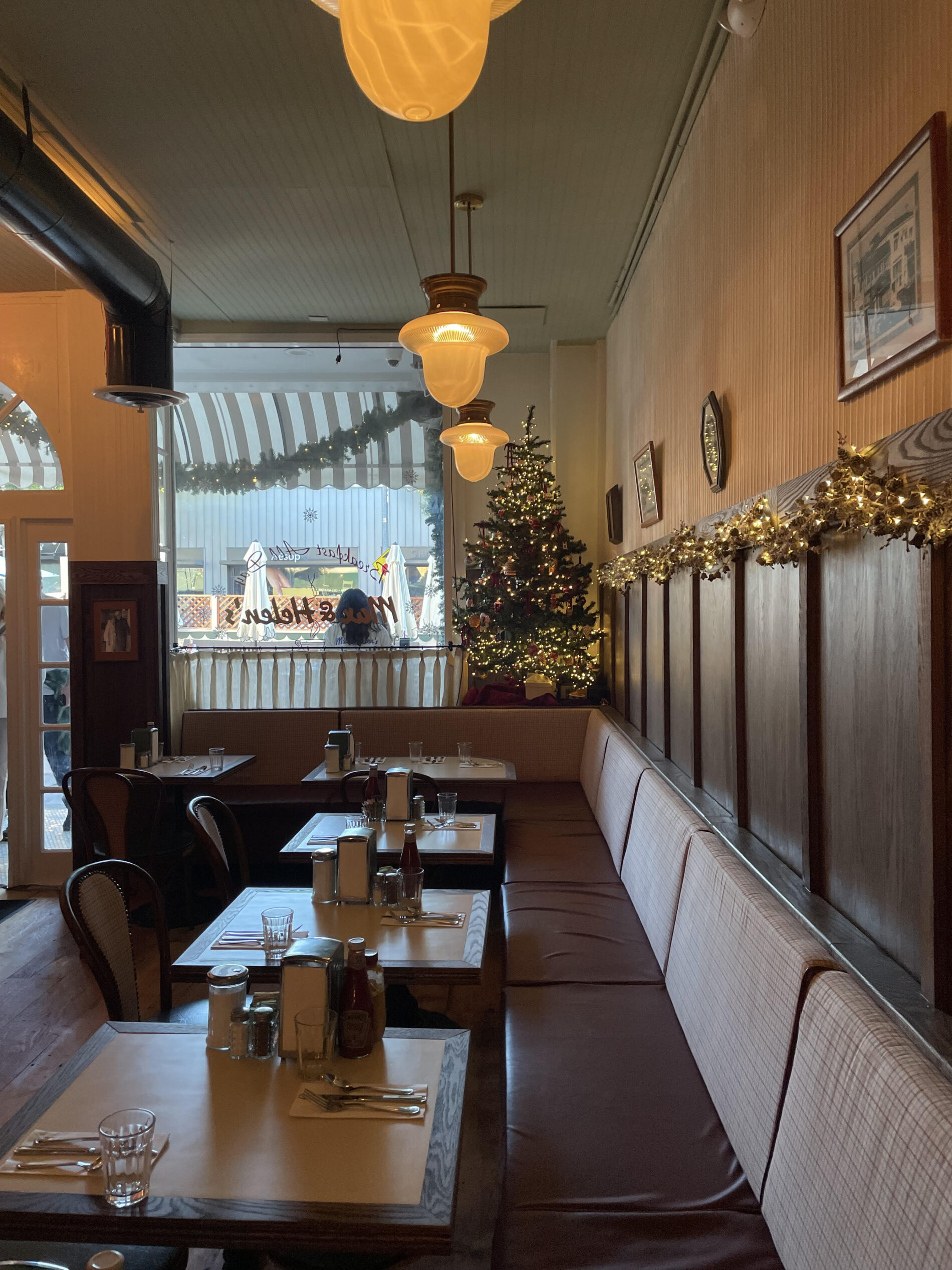 Max & Helen's - Inside LA's New Viral Diner - Mariana in LA